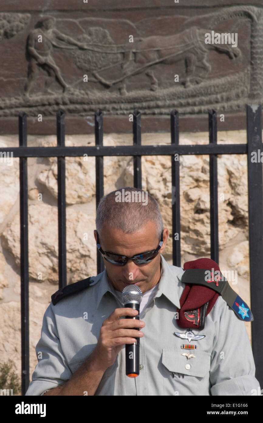 Israel. A Israeli General speaks near the statue of Alexander Zaid, a ...