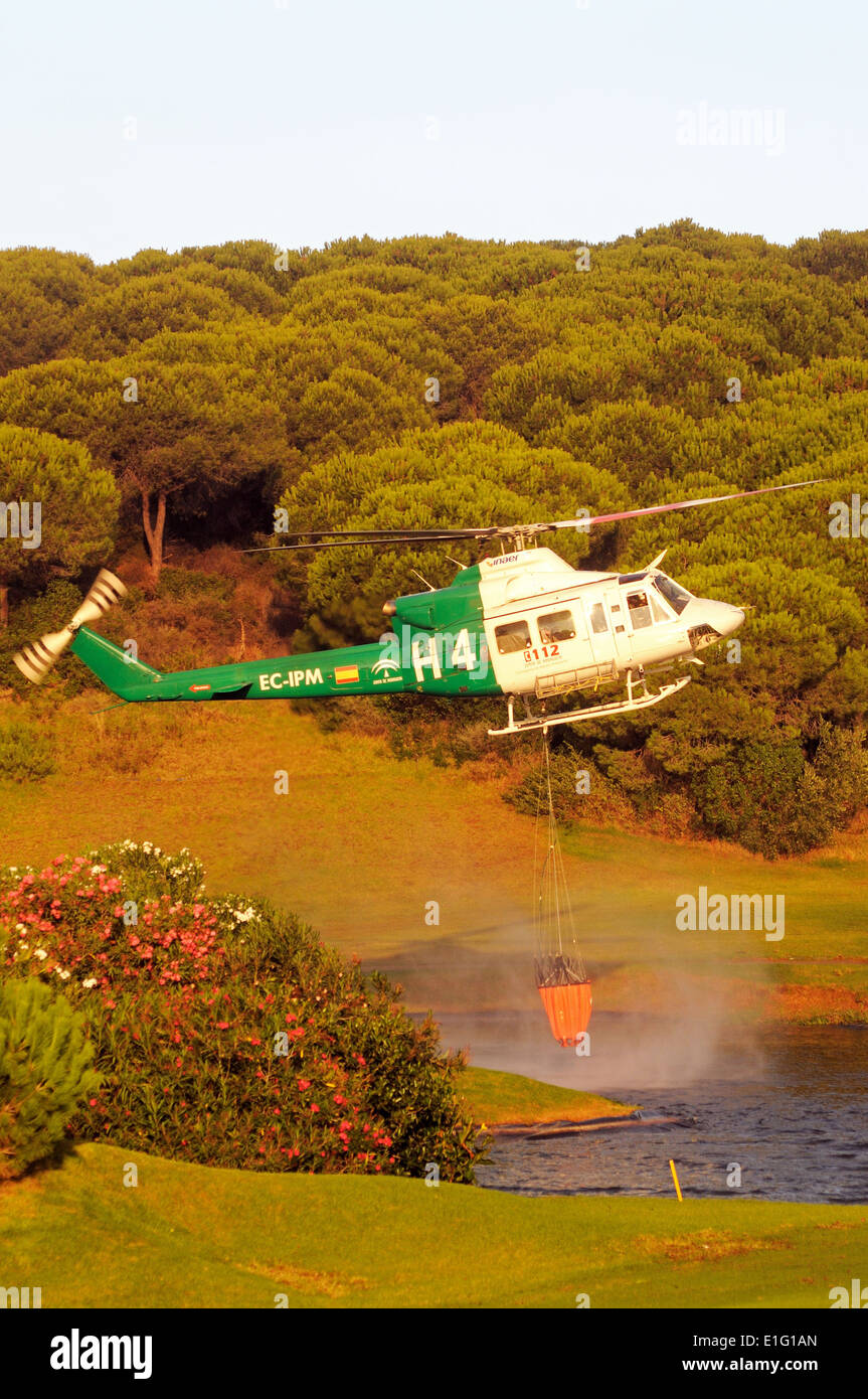 Bell 412 helicopter collecting fire hi-res stock photography and images ...