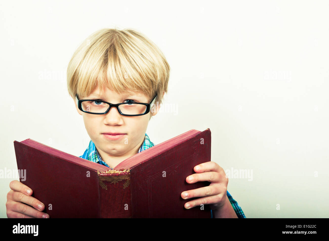 Child read library hi-res stock photography and images - Alamy