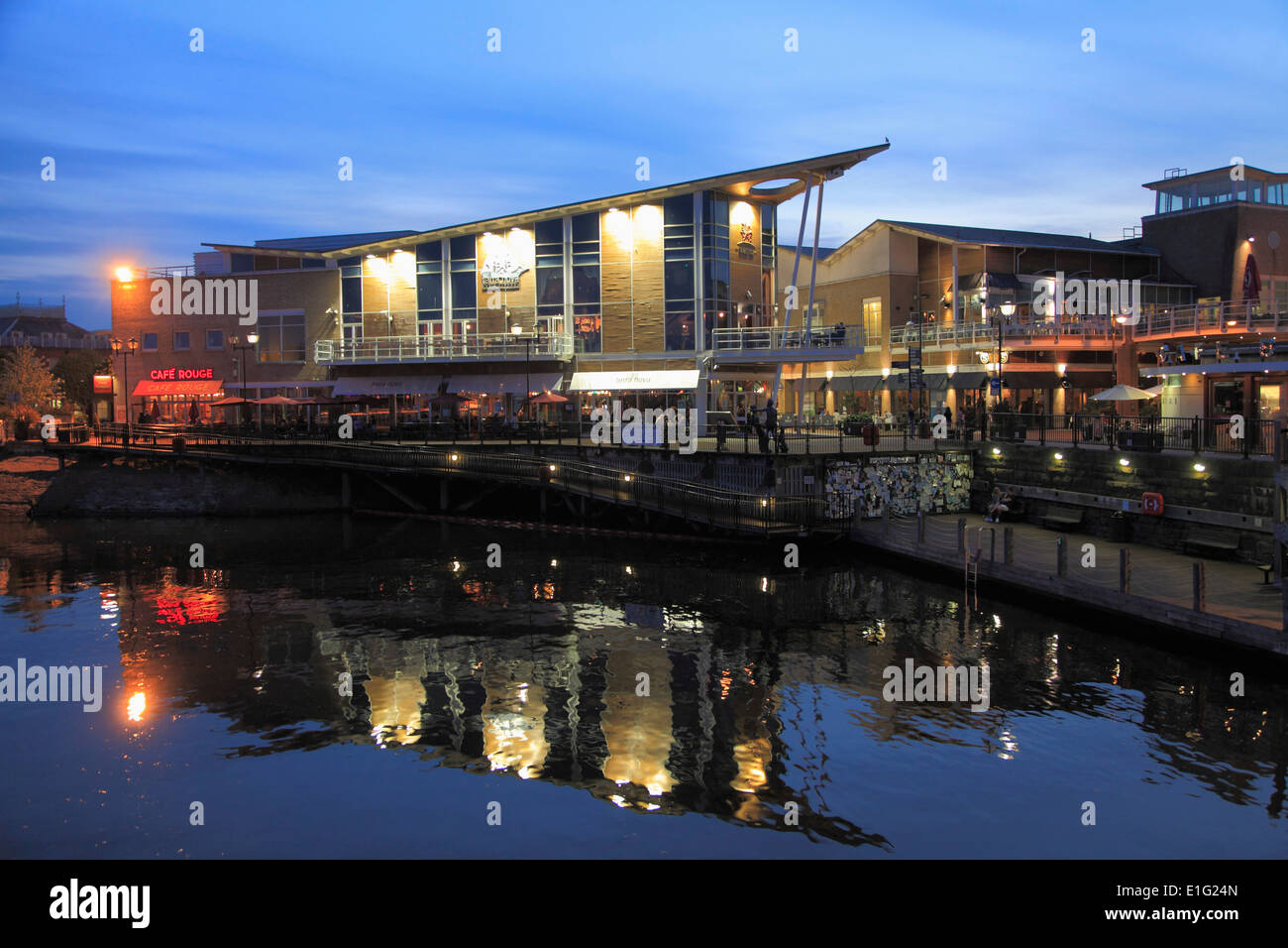 UK, Wales, Cardiff, Bay, skyline, restaurants, nightlife Stock Photo ...
