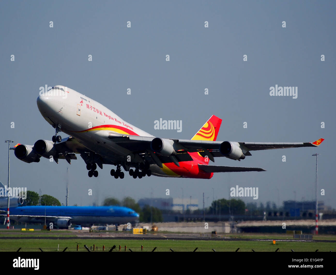 Boeing 747 cargo loading hi-res stock photography and images - Alamy