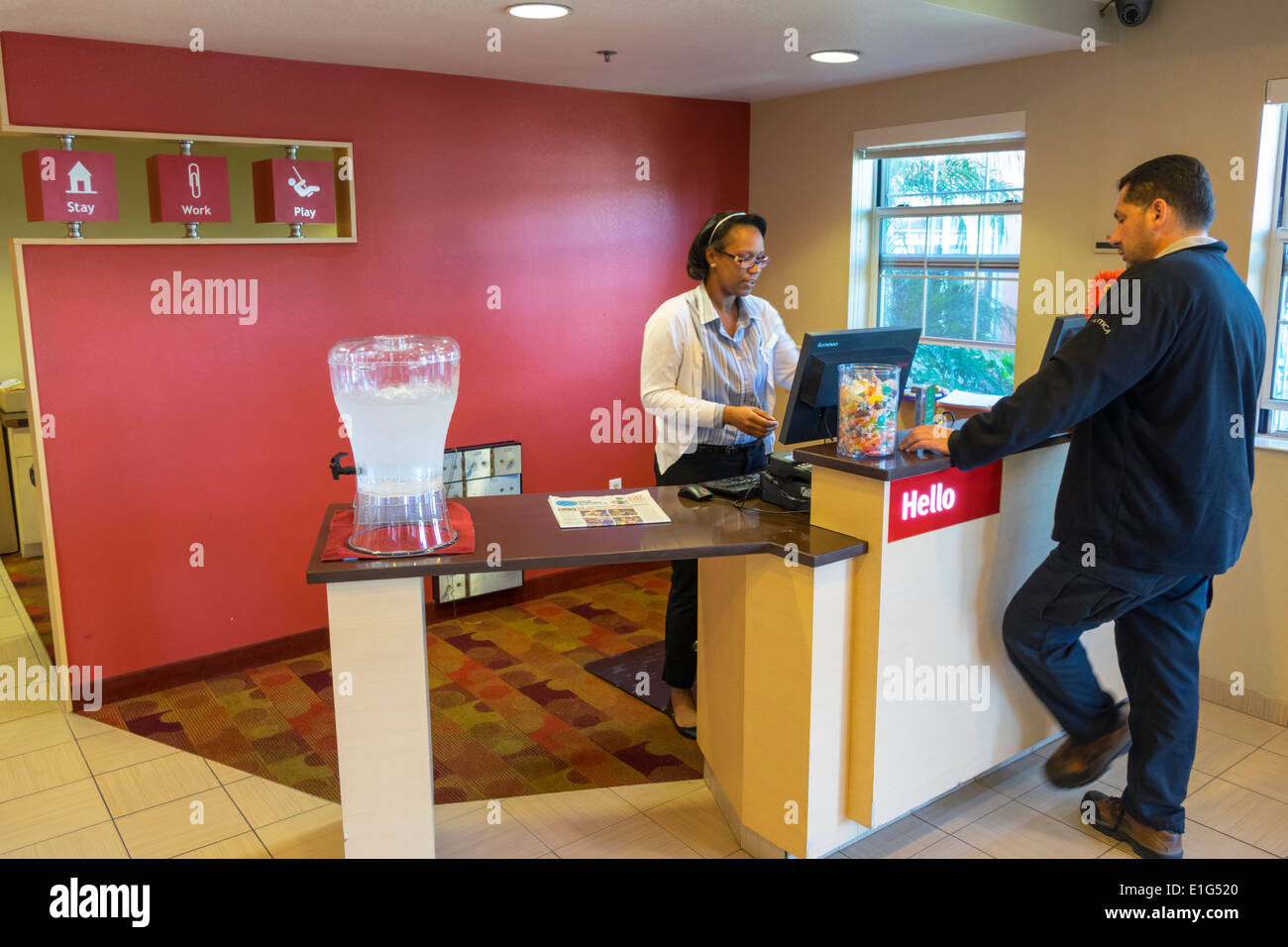 Marriott front desk hi-res stock photography and images - Alamy