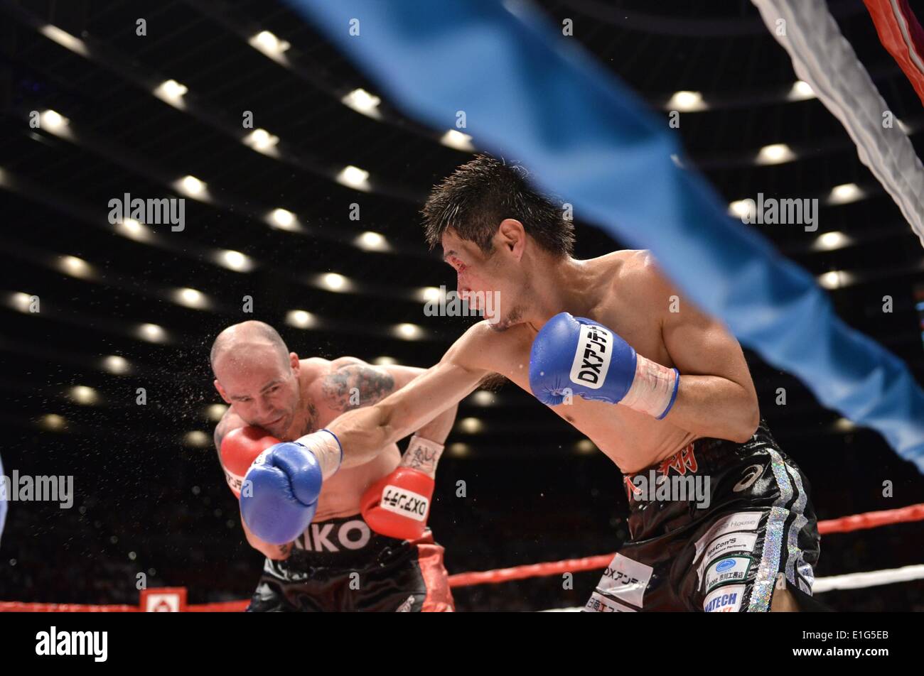Osaka, Japan. 23rd Apr, 2014. (L-R) Kiko Martinez (ESP), Hozumi ...