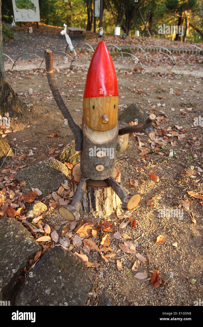 Tree carving hi-res stock photography and images - Alamy