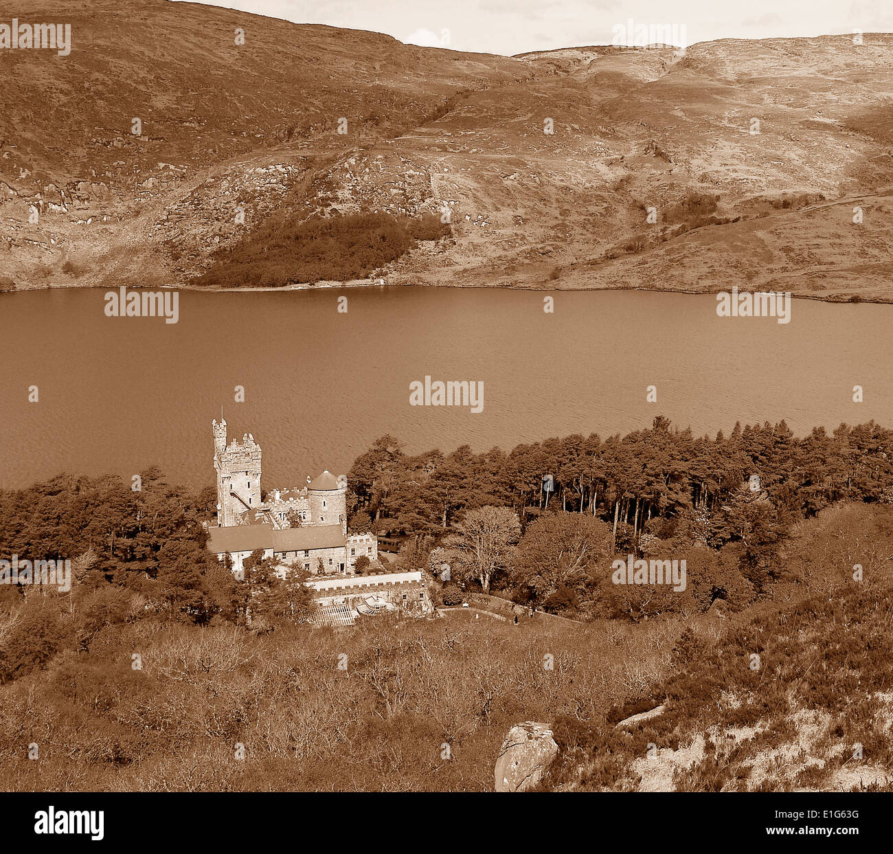 Glenveagh castle and lough veagh hi-res stock photography and images ...
