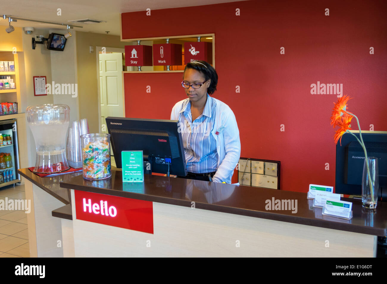 Marriott hotel reception desk hi-res stock photography and images - Alamy