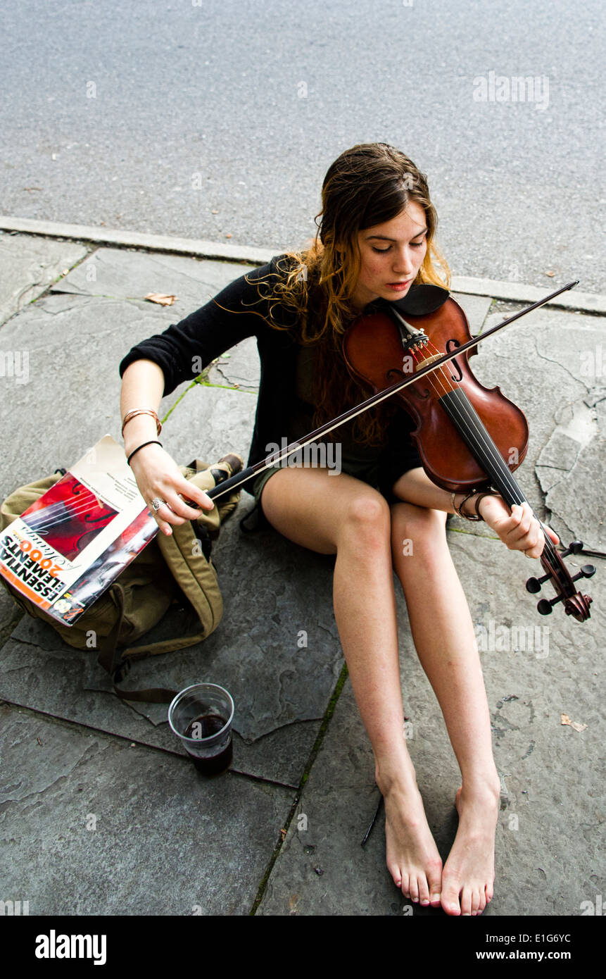 Live band street performer hi-res stock photography and images - Alamy