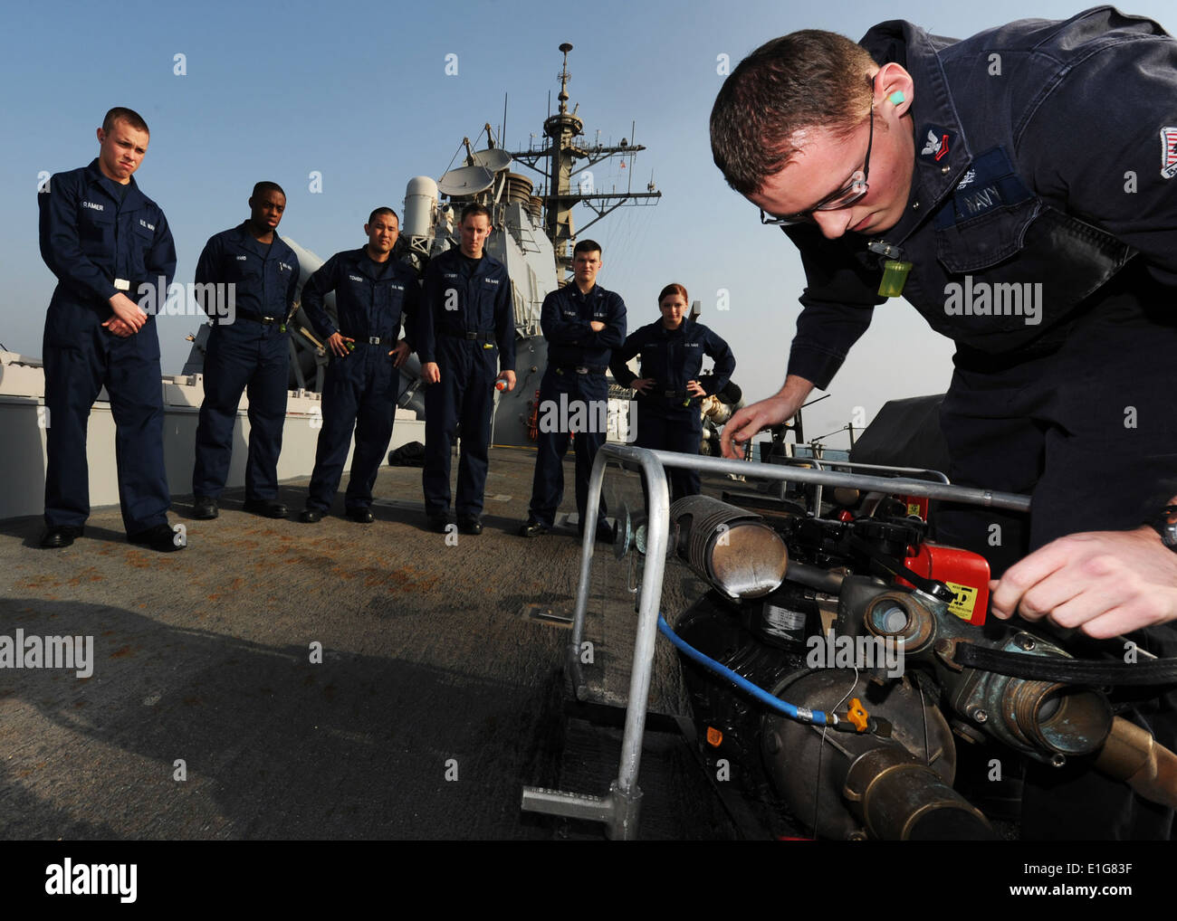 U s navy damage controlman 2nd hi-res stock photography and images - Alamy