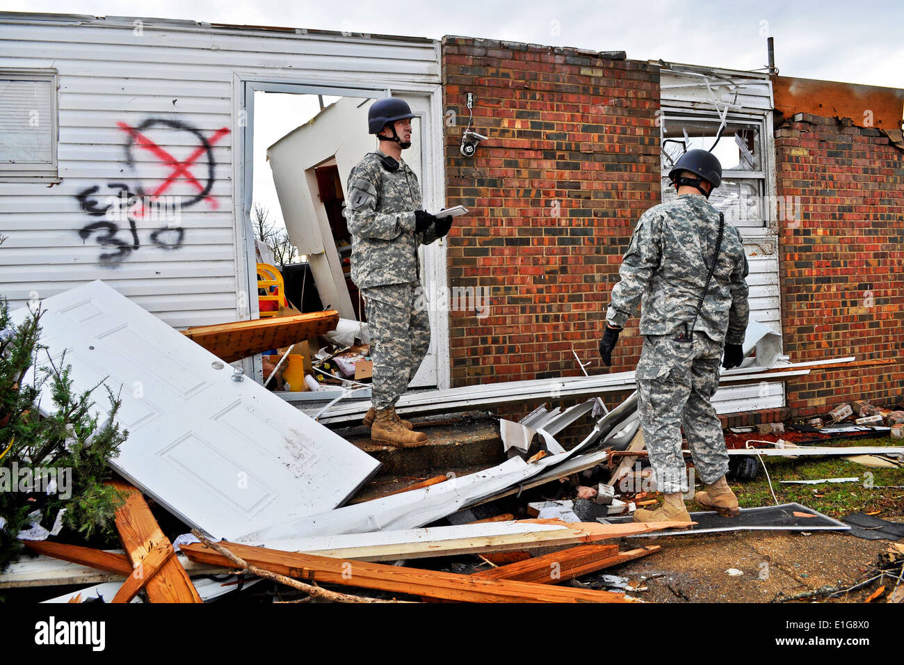 With the 252nd military police detachment hi-res stock photography and ...