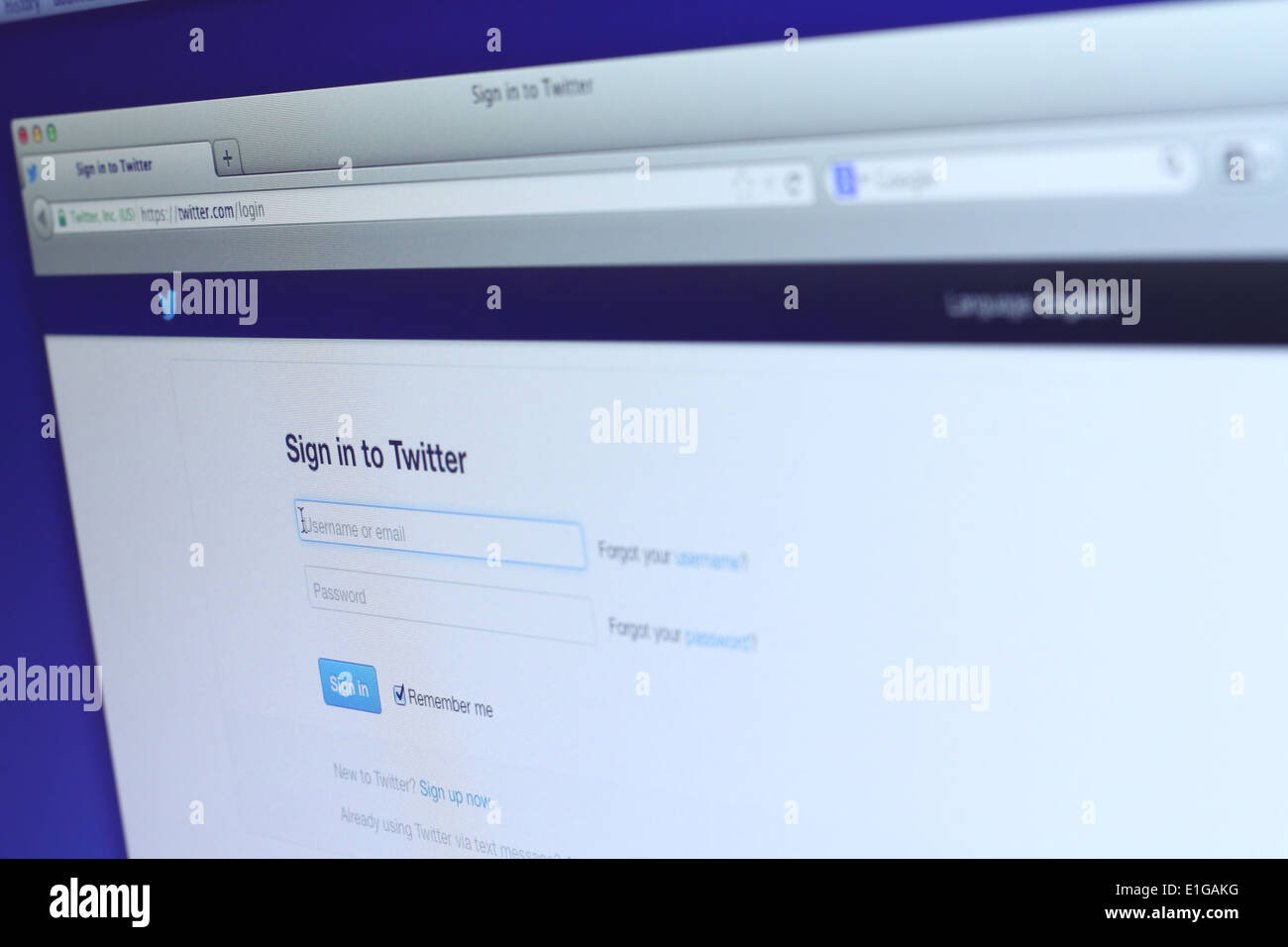 Photo of twitter hi-res stock photography and images - Alamy