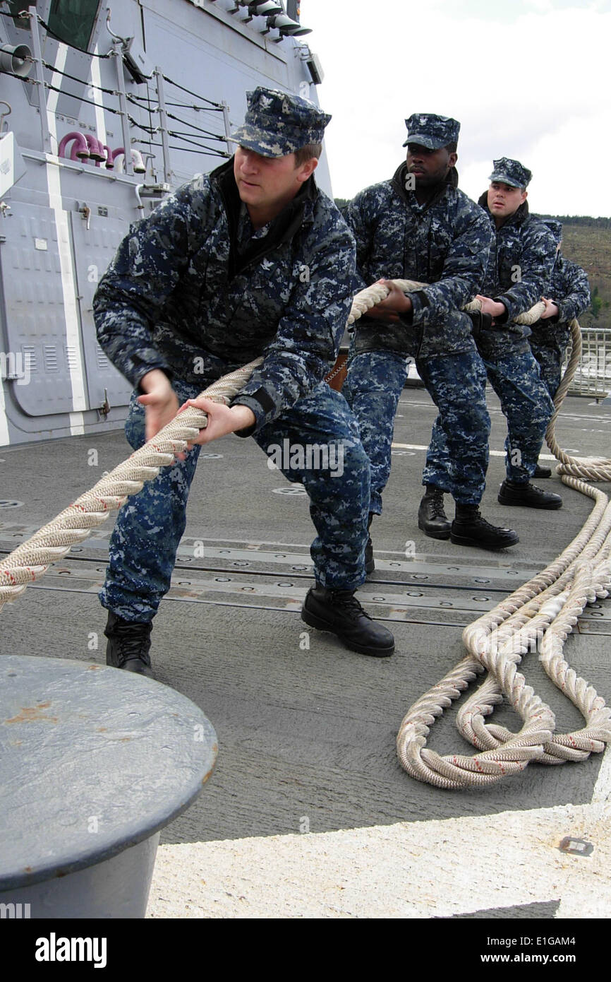 Uss forrest sherman ddg 98 hi-res stock photography and images - Alamy