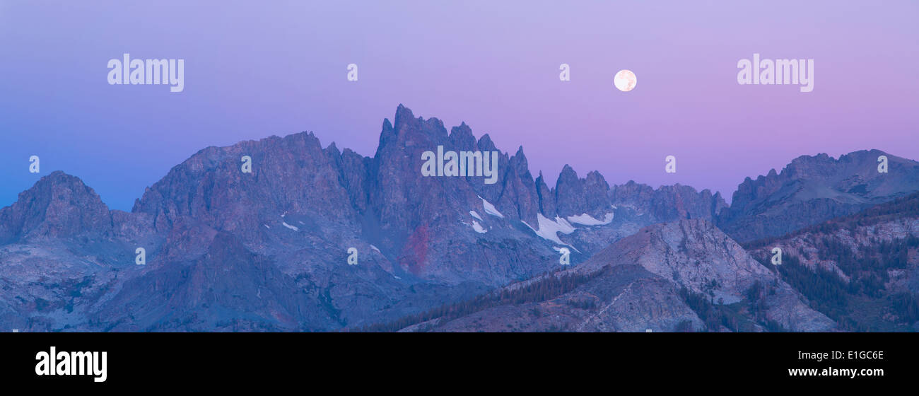 The Minarets are a series of jagged peaks located in the Ritter Range ...