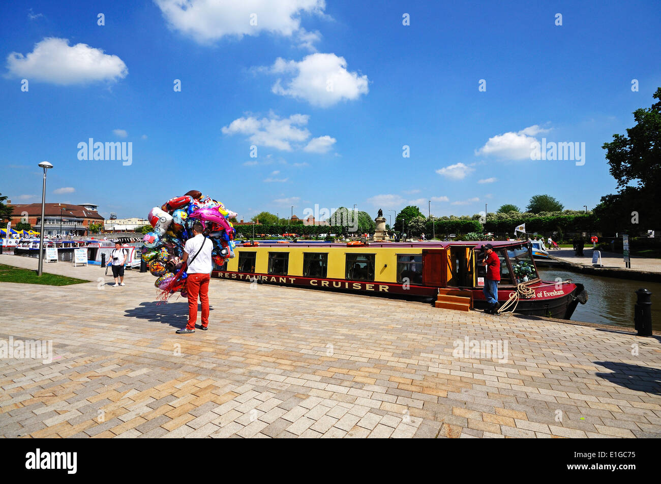 Narrowboat restaurant hi-res stock photography and images - Alamy