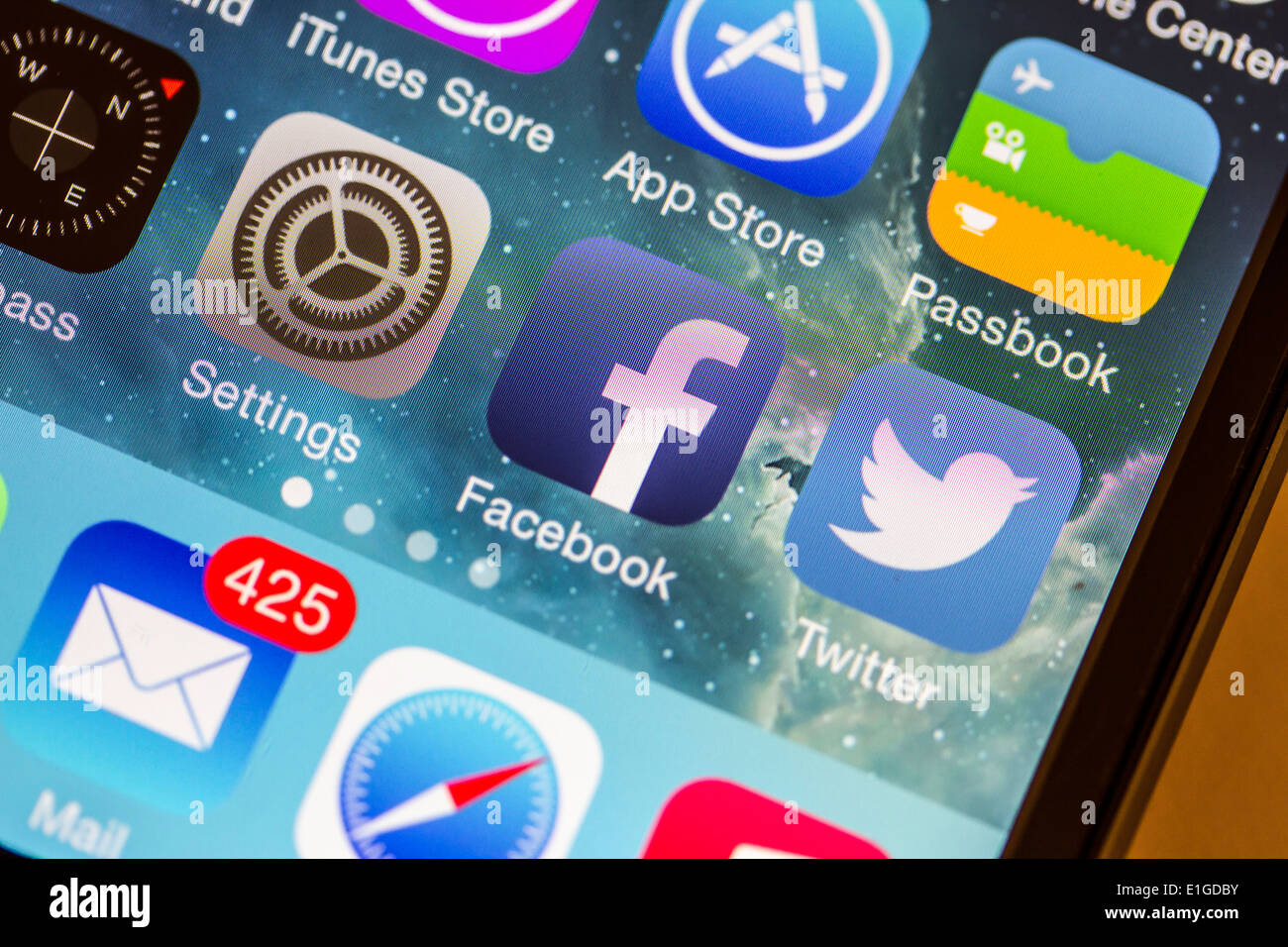 Iphone screen hi-res stock photography and images - Alamy