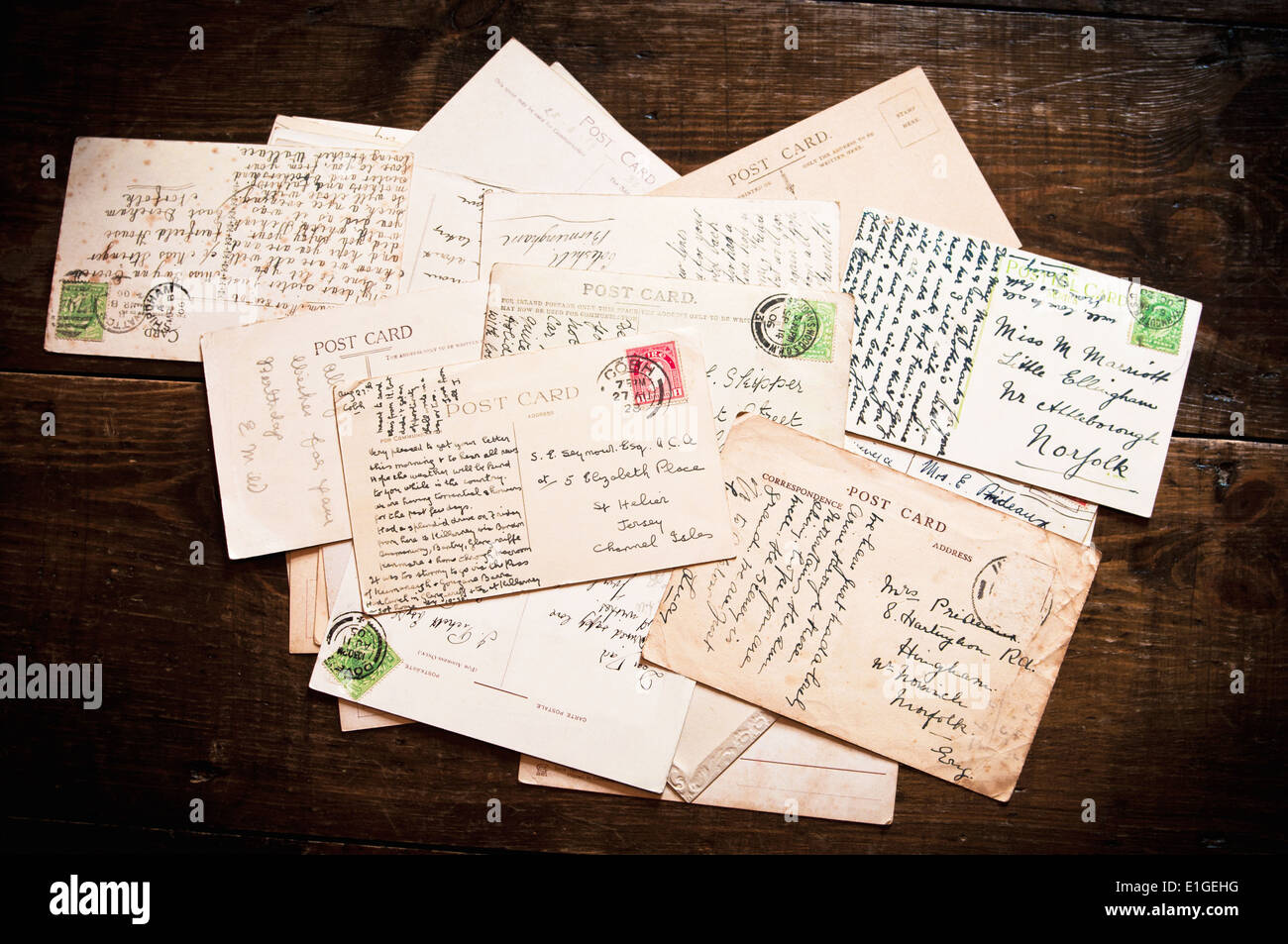 Collection of vintage postcards hi-res stock photography and images - Alamy