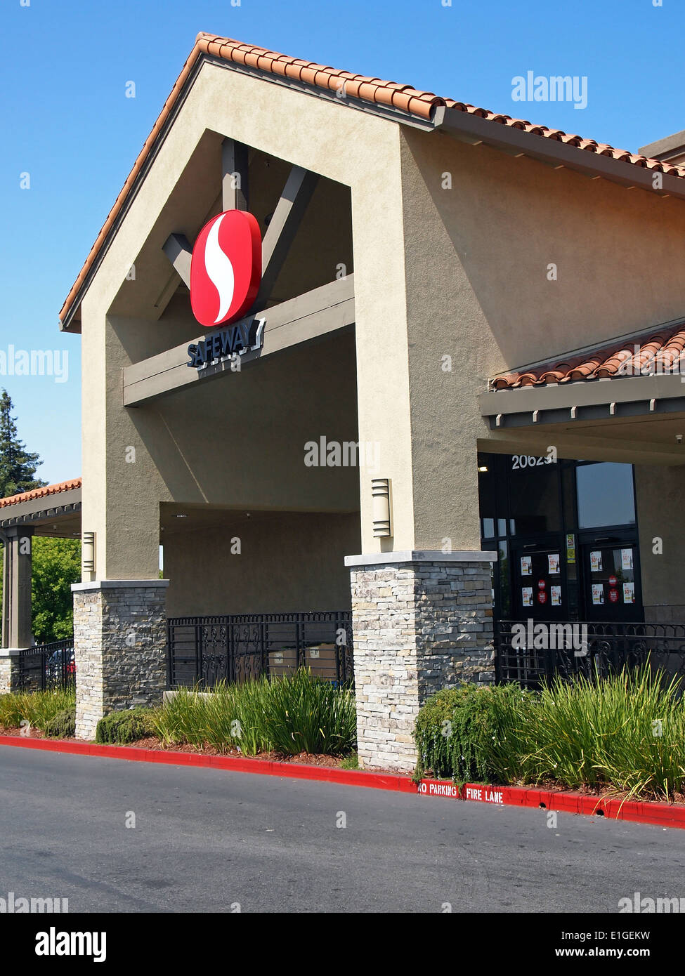 Safeway supermarket store hi-res stock photography and images - Alamy