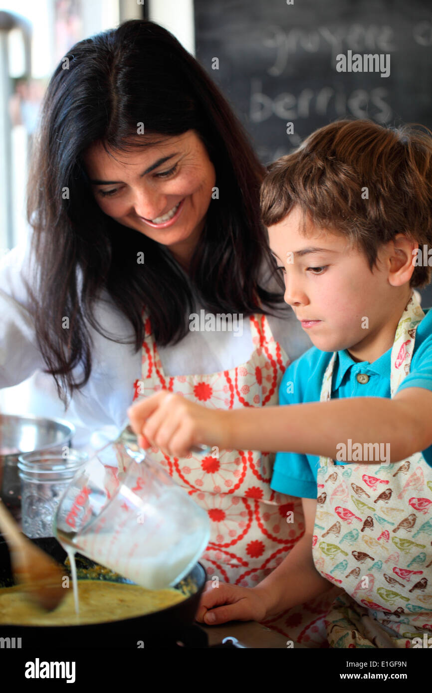 Mother cooking with kids Stock Photo - Alamy
