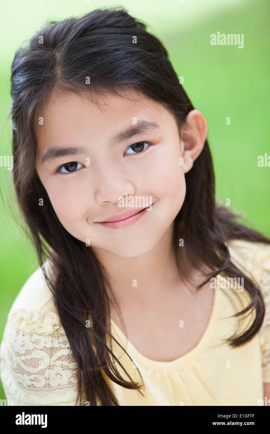 Portrait of cute little girl Stock Photo - Alamy