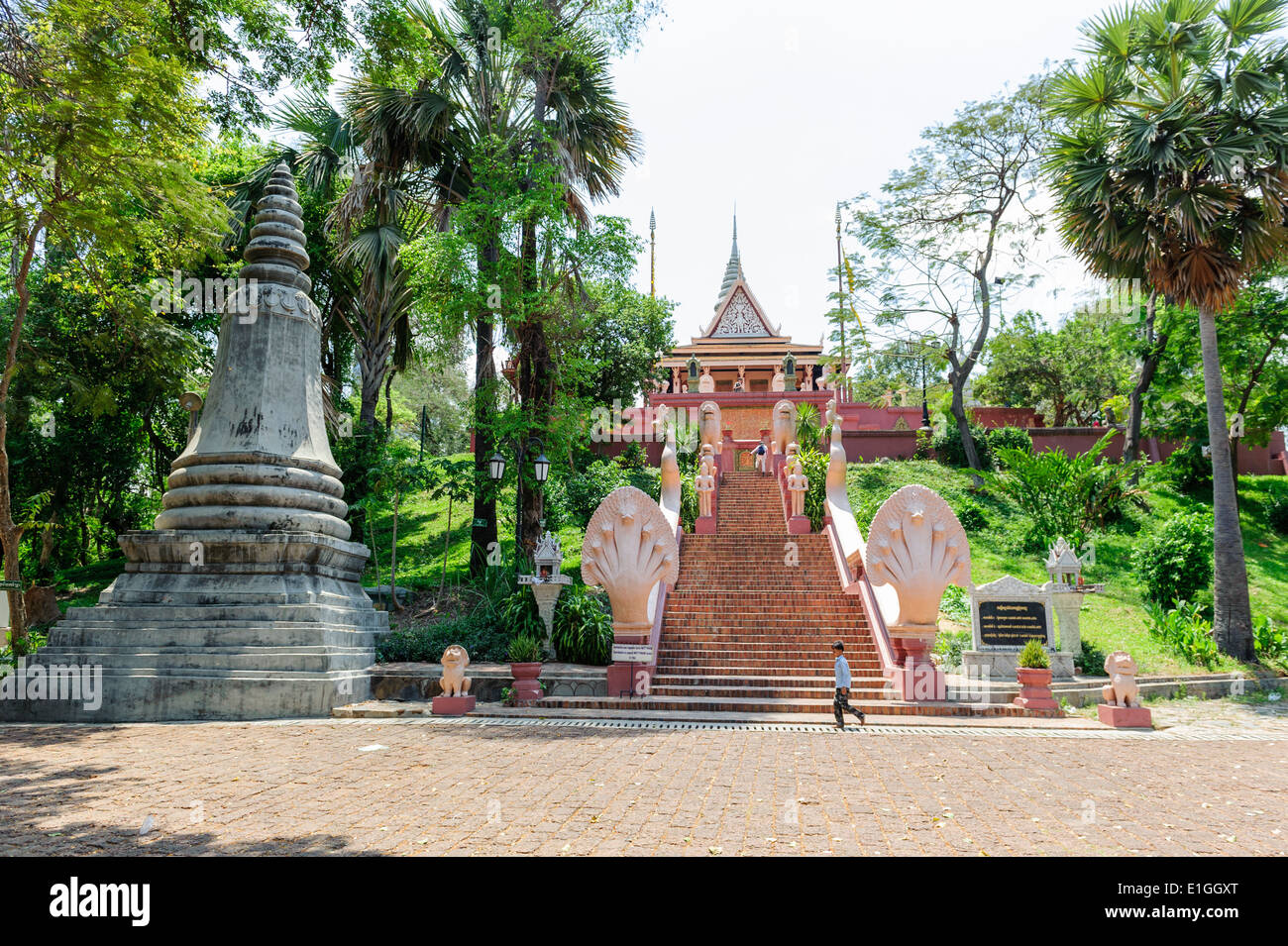 Wat Phnom, Phnom Penh, Cambodia Stock Photo - Alamy