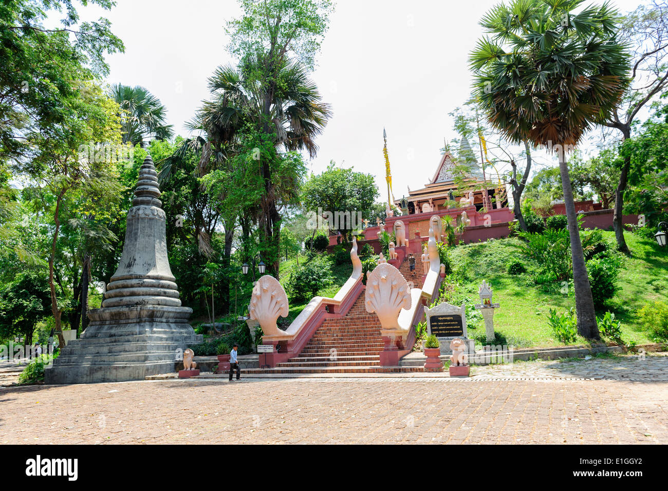 Wat Phnom, Phnom Penh, Cambodia Stock Photo - Alamy