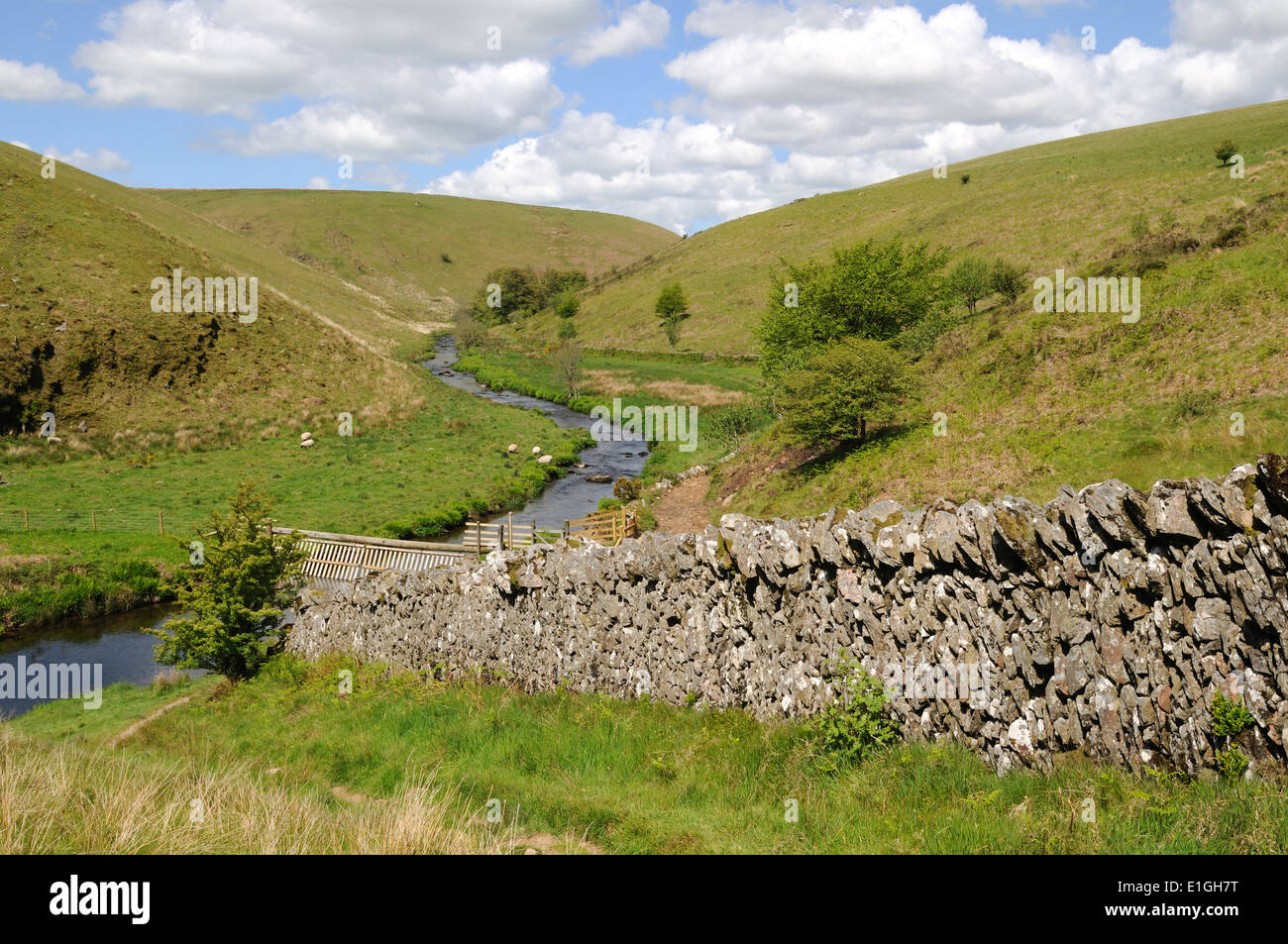Old stone wall hi-res stock photography and images - Alamy