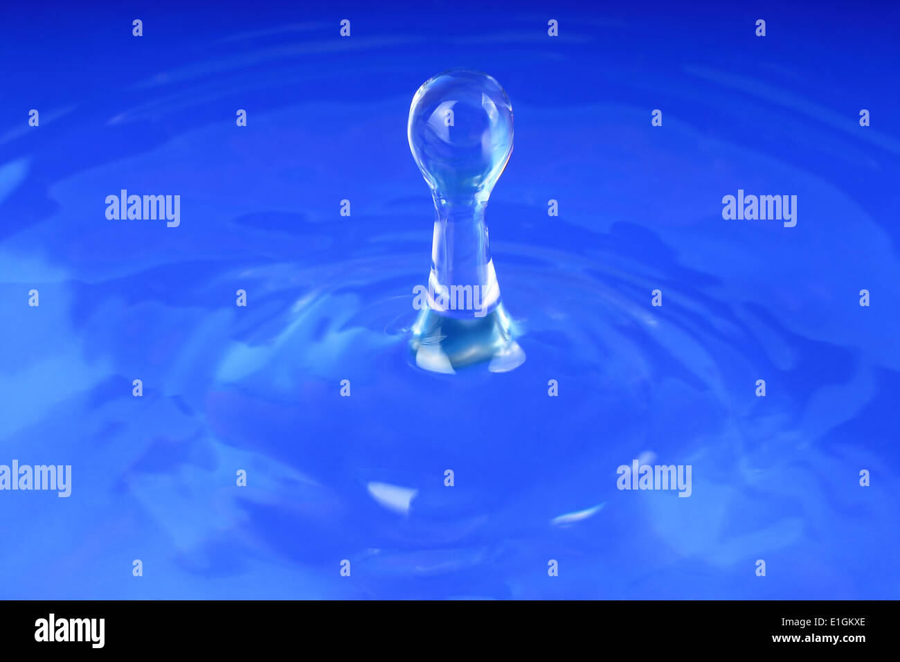 Splash round wave on hi-res stock photography and images - Alamy