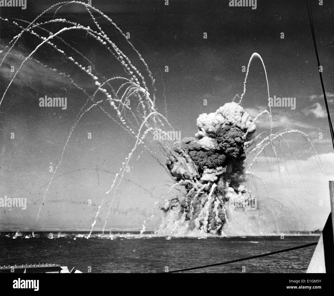 Exploding ship hi-res stock photography and images - Alamy