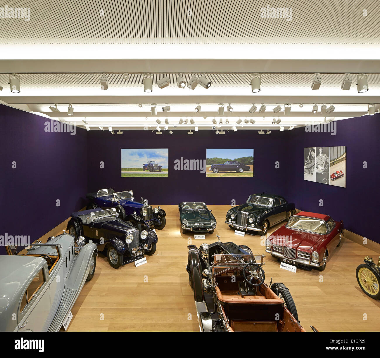 Bonhams london exterior hi-res stock photography and images - Alamy