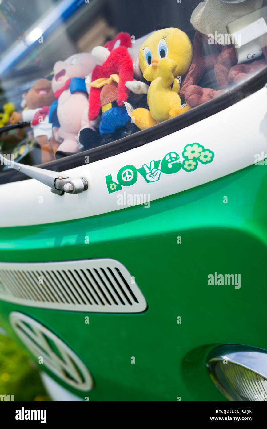 Vw emblem on front hi-res stock photography and images - Alamy