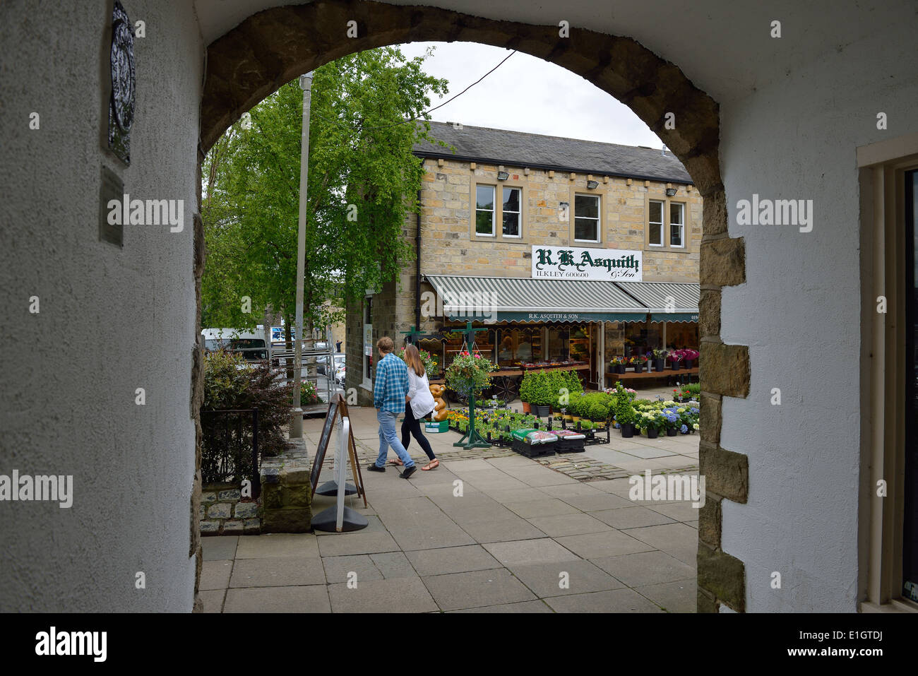 Ilkley town centre hi-res stock photography and images - Alamy