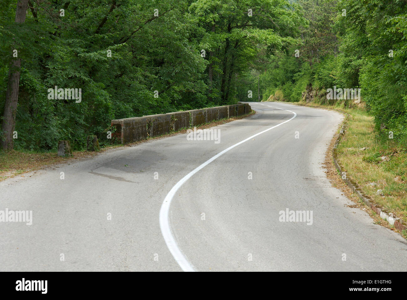 Curved road curve hi-res stock photography and images - Alamy