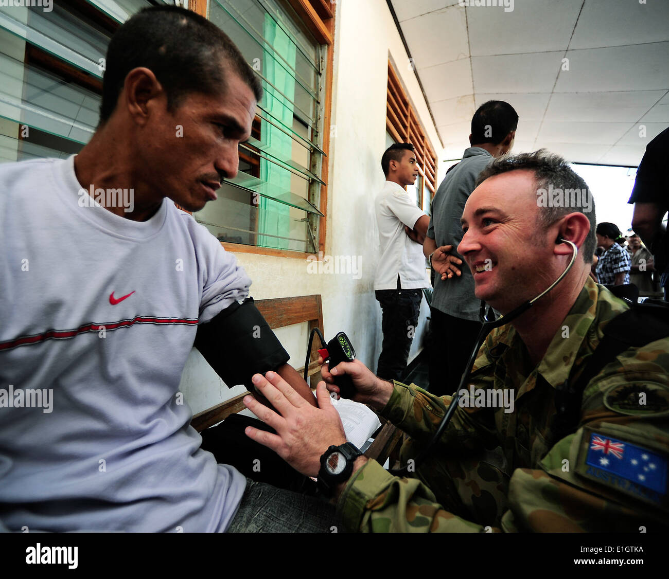 Australian army medical assistant cpl david keys hi-res stock ...