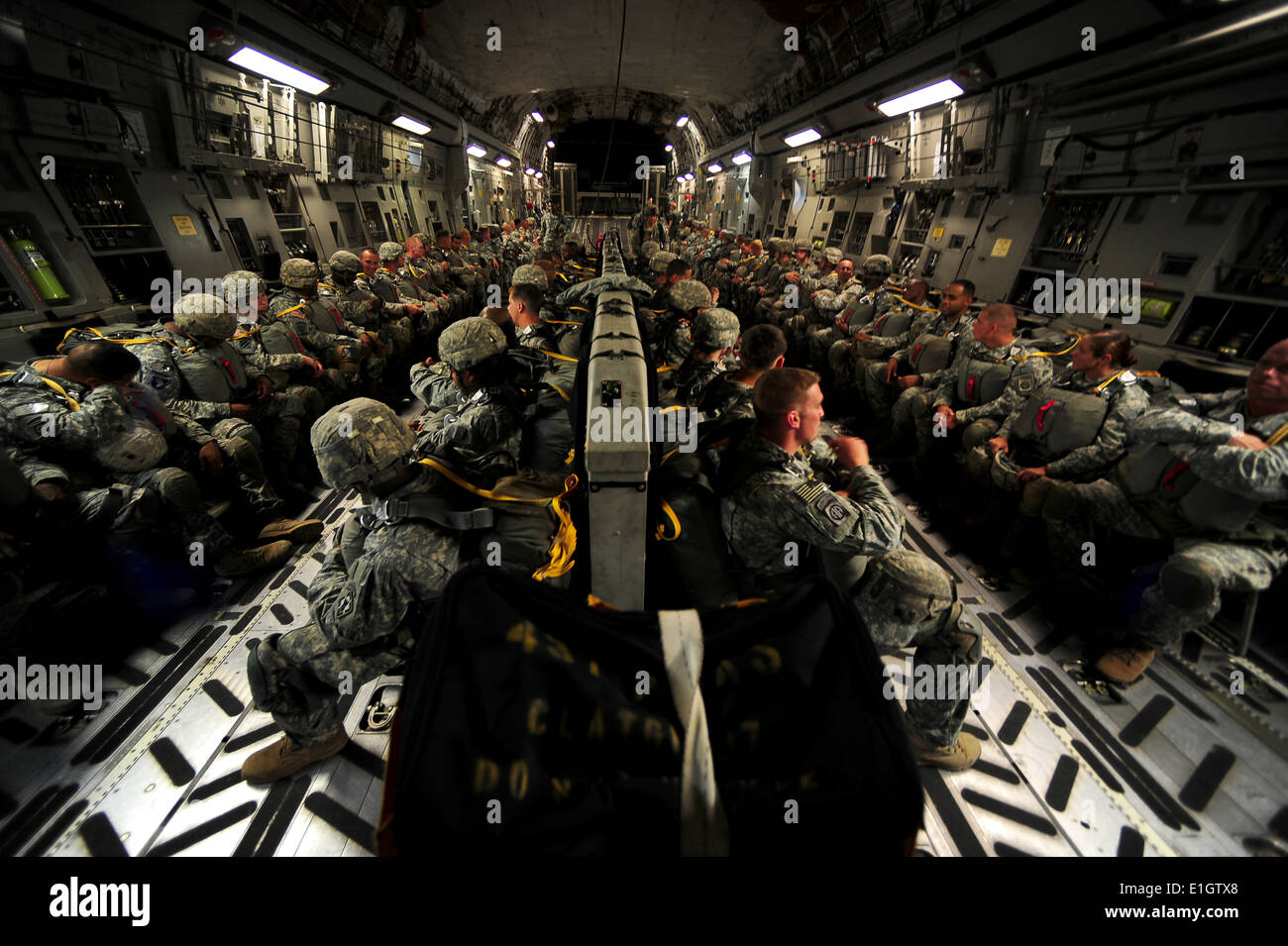 U s soldiers assigned to the 82nd brigade support battalion hi-res ...
