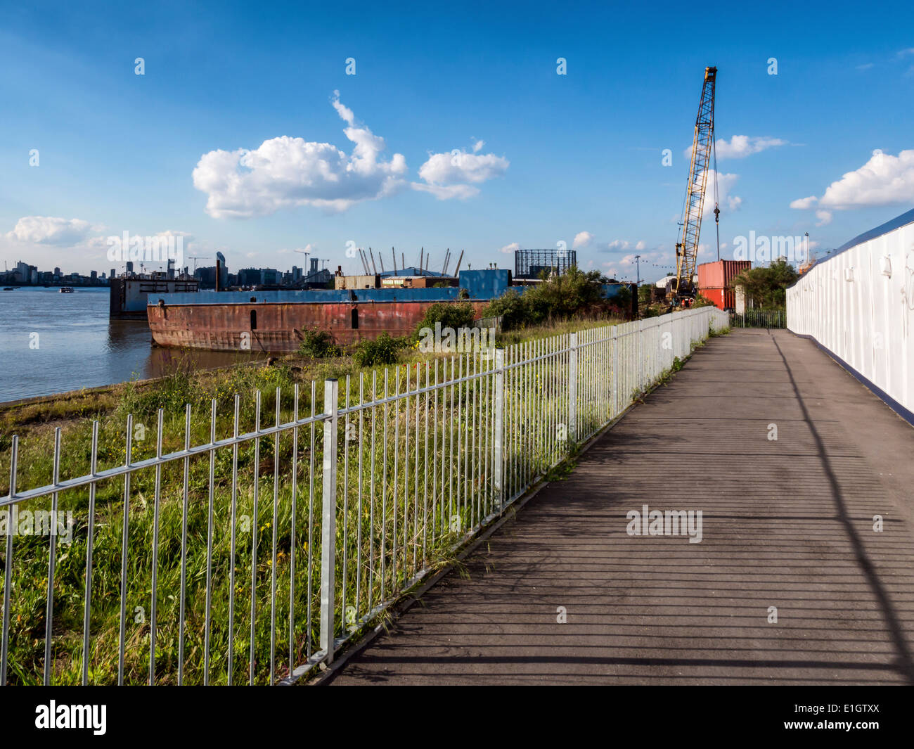 Thames Path Greenwich Stock Photos & Thames Path Greenwich Stock Images ...