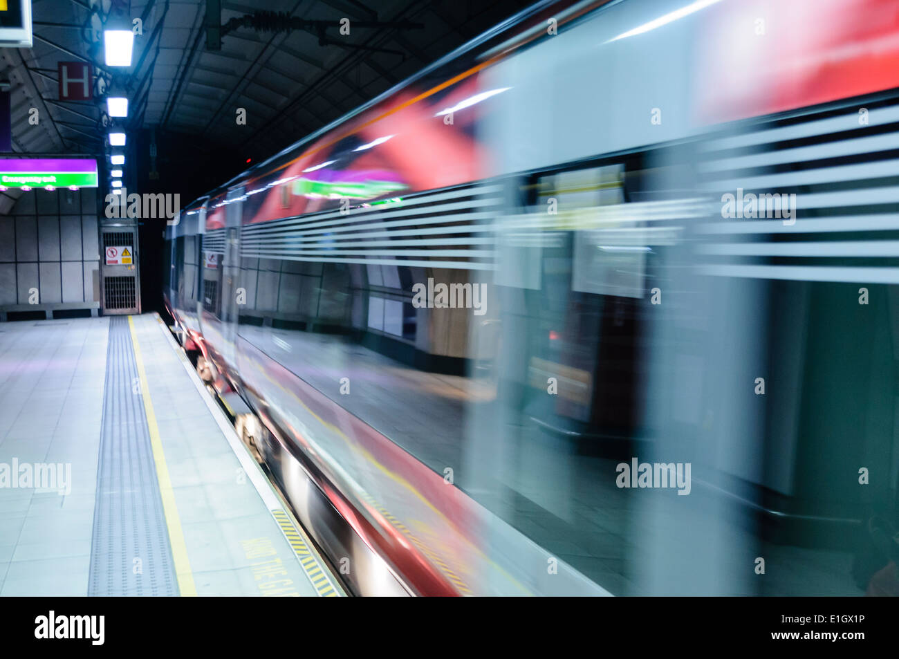 Heathrow Express train arrives at the platform at Heathrow Airport ...