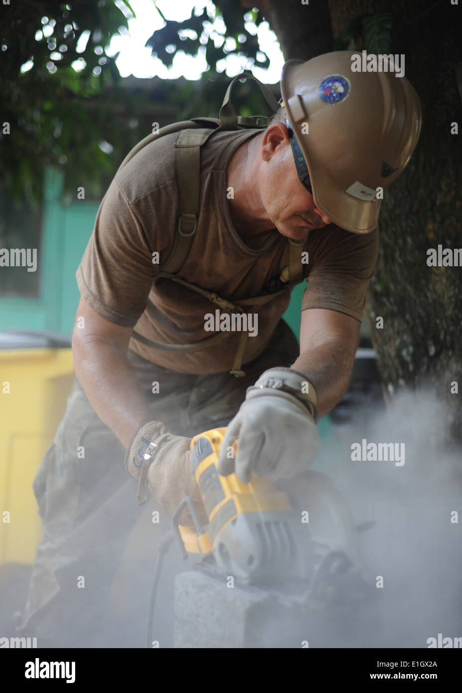 U s navy construction electrician 1st hi-res stock photography and ...