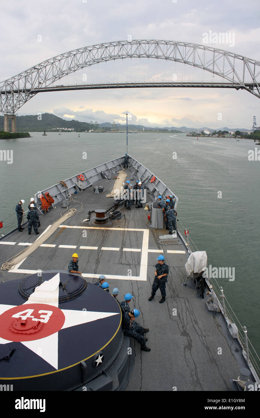 Guided missile frigate USS Thach (FFG 43) passes under the Bridge of ...