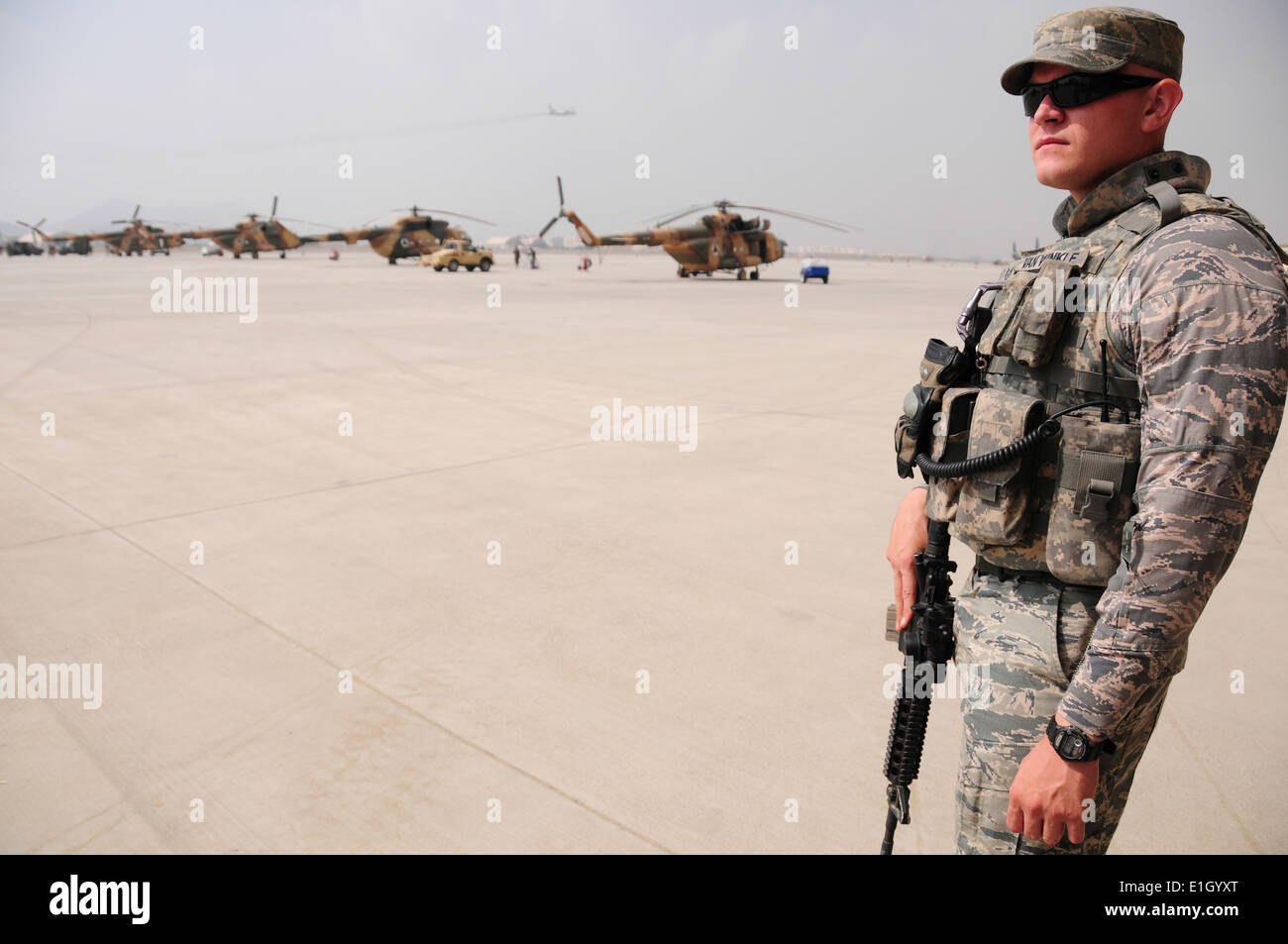 2011 dod photo by senior airman amber williams hi-res stock photography ...