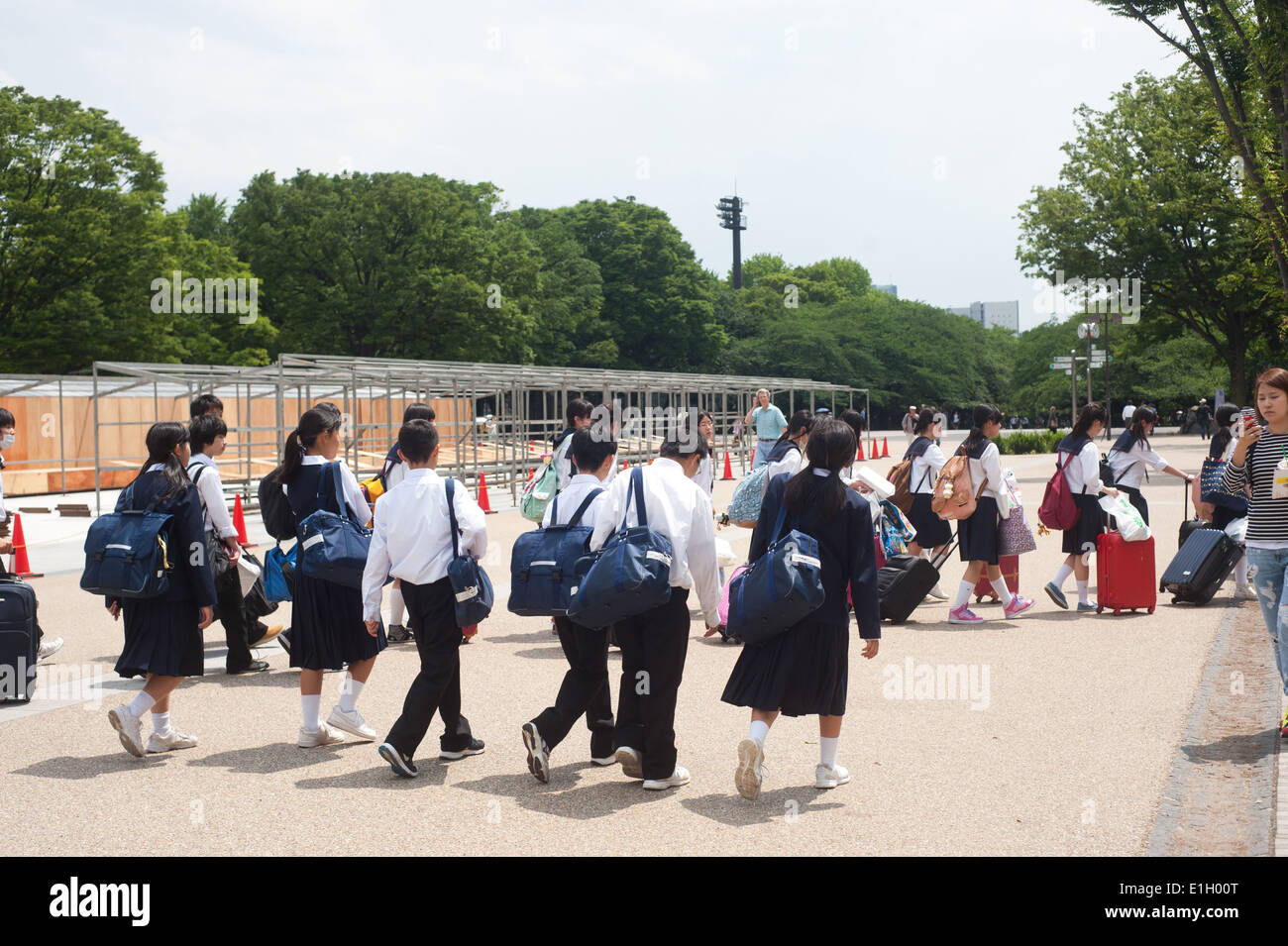 Japanese Schoolgirls Stock Photos & Japanese Schoolgirls Stock Images ...