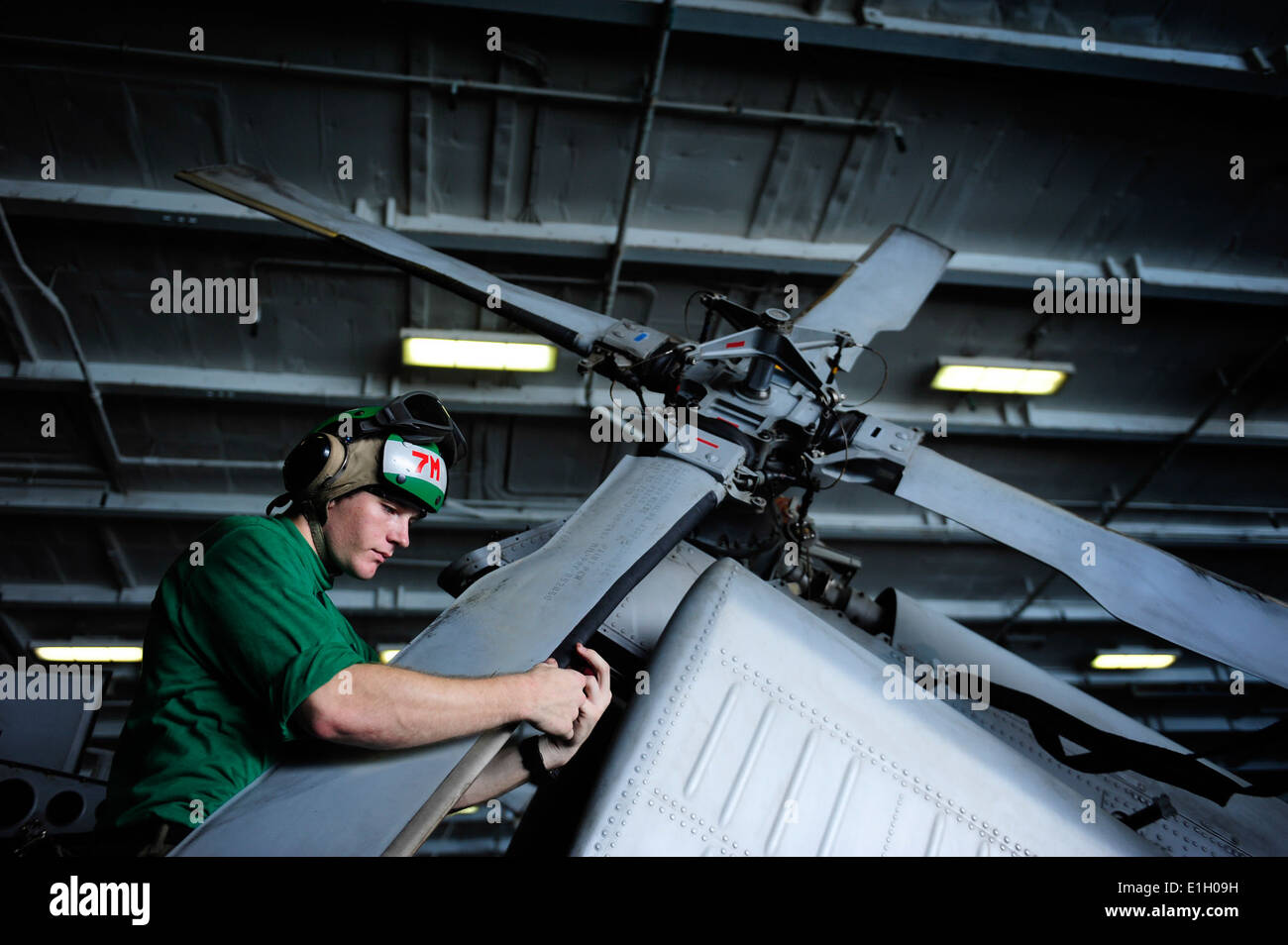2011 aviation structural mechanic airman philip alexander hi-res stock ...