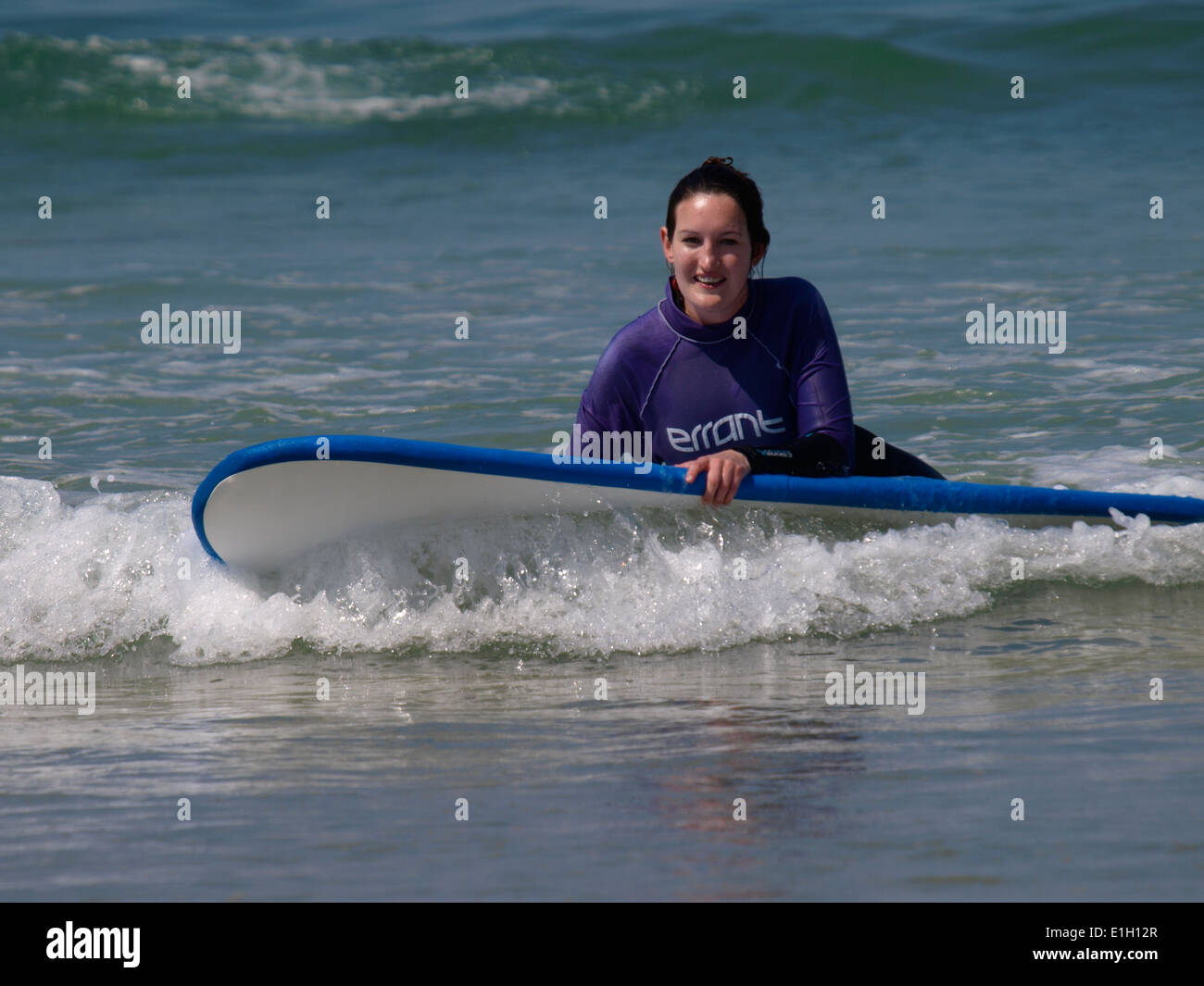 Female surfer cornwall hi-res stock photography and images - Alamy