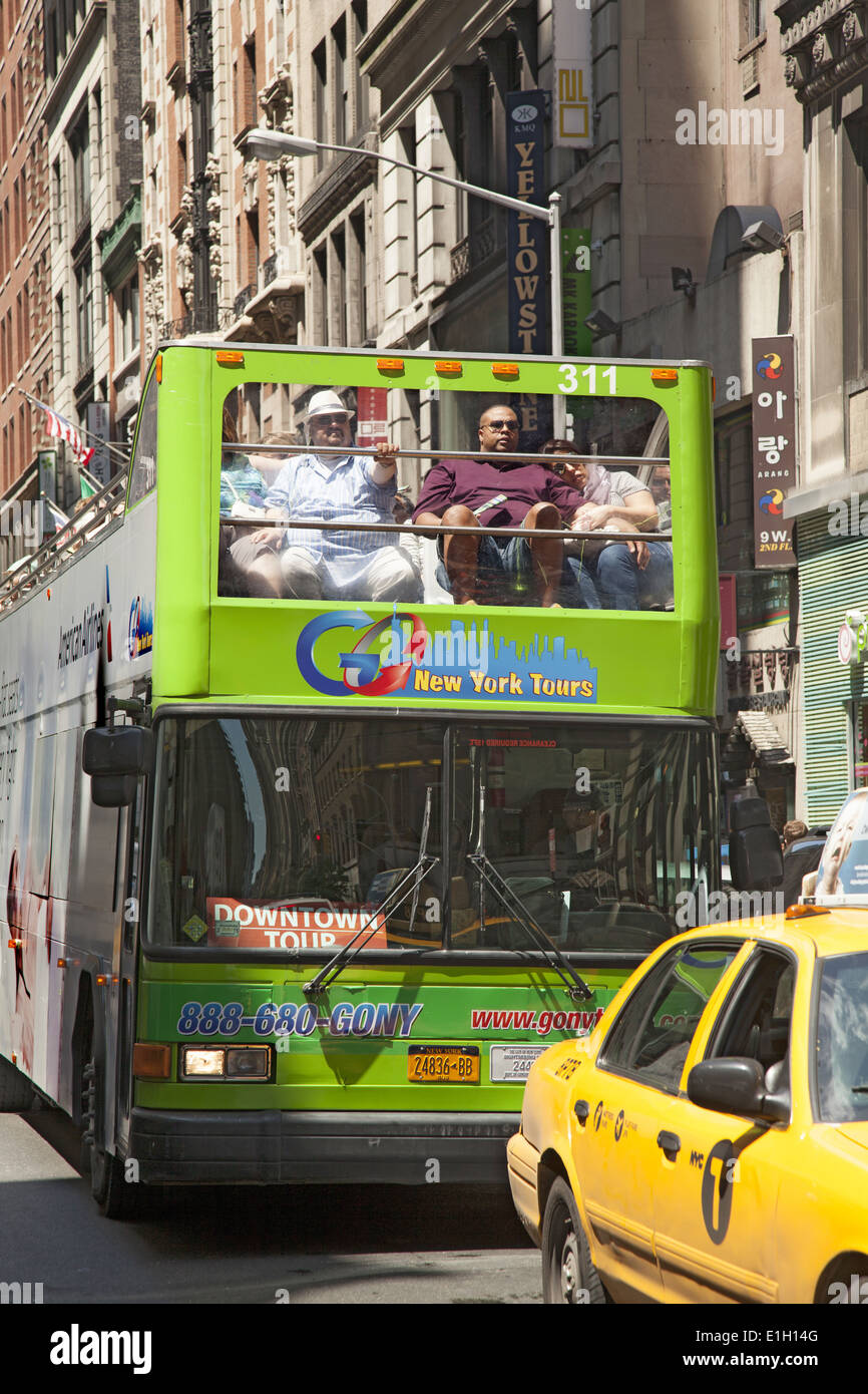 Double decker bus and upper deck hi-res stock photography and images ...