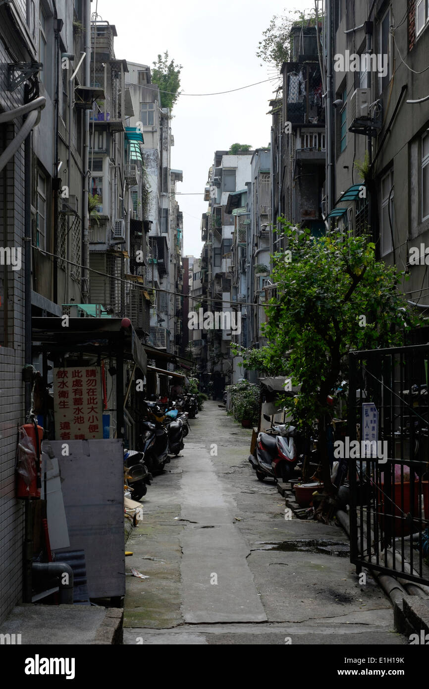 Alley in downtown Taipei, Taiwan Stock Photo - Alamy