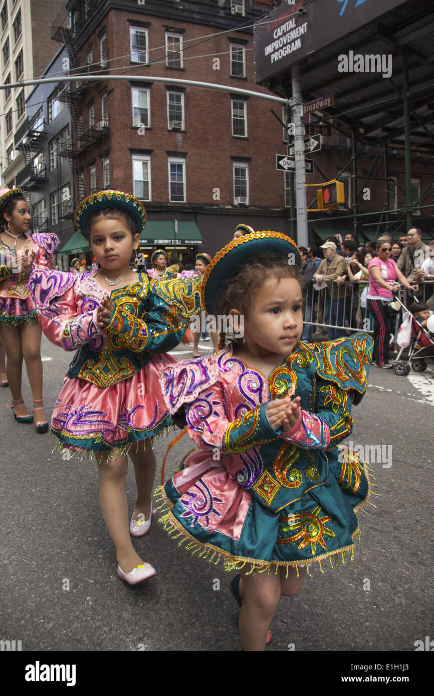 Culture and city many dancers hi-res stock photography and images - Alamy