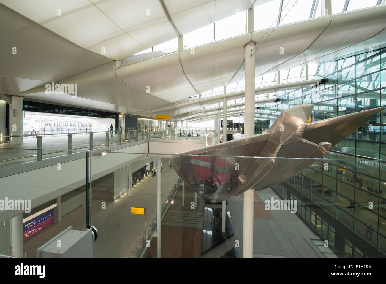 Queens building heathrow hi-res stock photography and images - Alamy