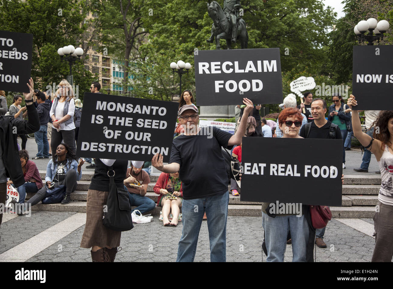 New Yorkers march in world wide day of protest against the Monsanto ...