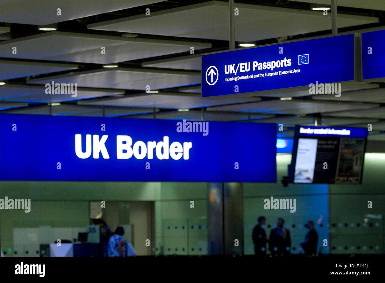Uk border control heathrow hi-res stock photography and images - Alamy