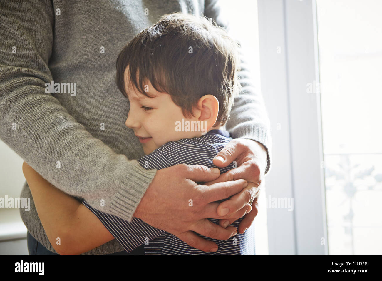 Father and son hugging Stock Photo - Alamy