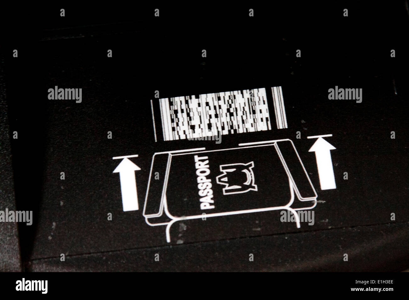 Passport control heathrow hi-res stock photography and images - Alamy