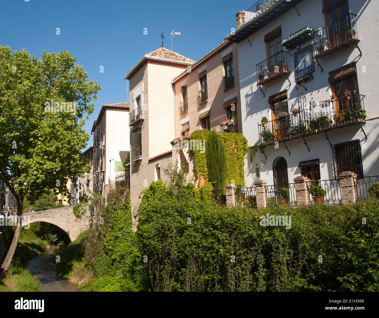 Historic stone bridge crossing the River Darro, Granada, Spain Stock ...